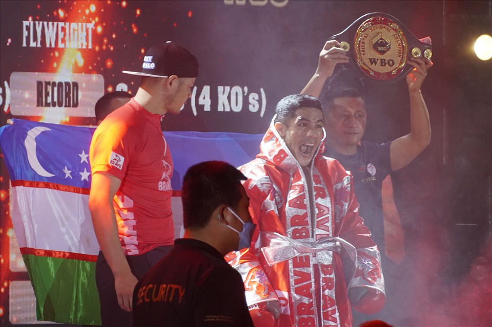 Đinh Hồng Quân ngược dòng chiến thắng, giành đai IBF ASIA