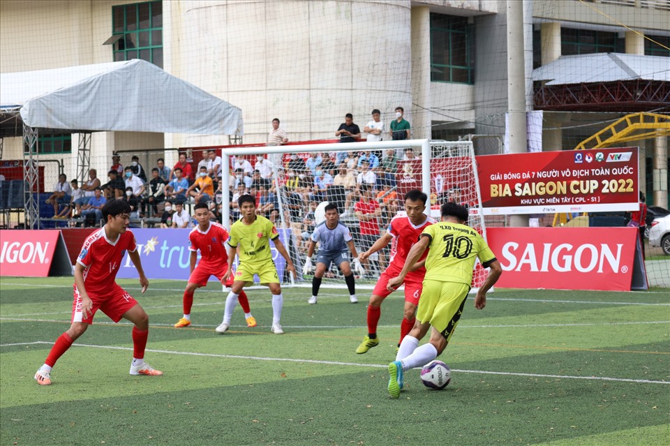 Miền Tây nóng với giải bóng đá 7 người vô địch toàn quốc